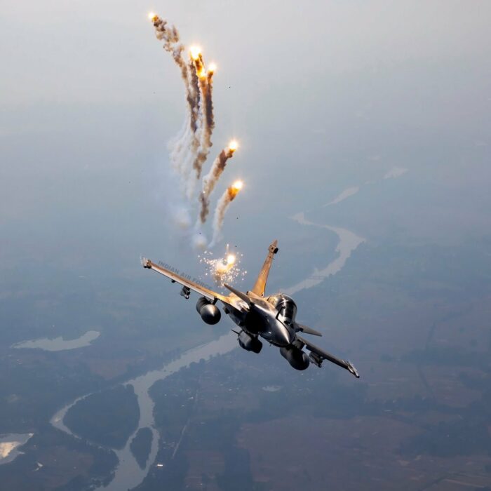 Rafale F5 : la France choisit le Stratus RS pour ses missions SEAD ...